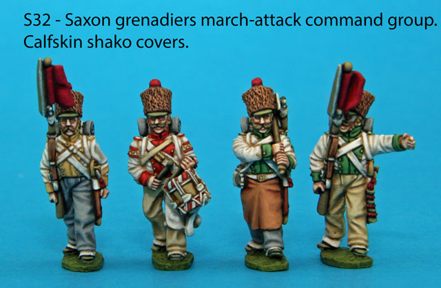 S32 - 4 Saxon grenadiers in march-attack poses. Calfskin shako covers.